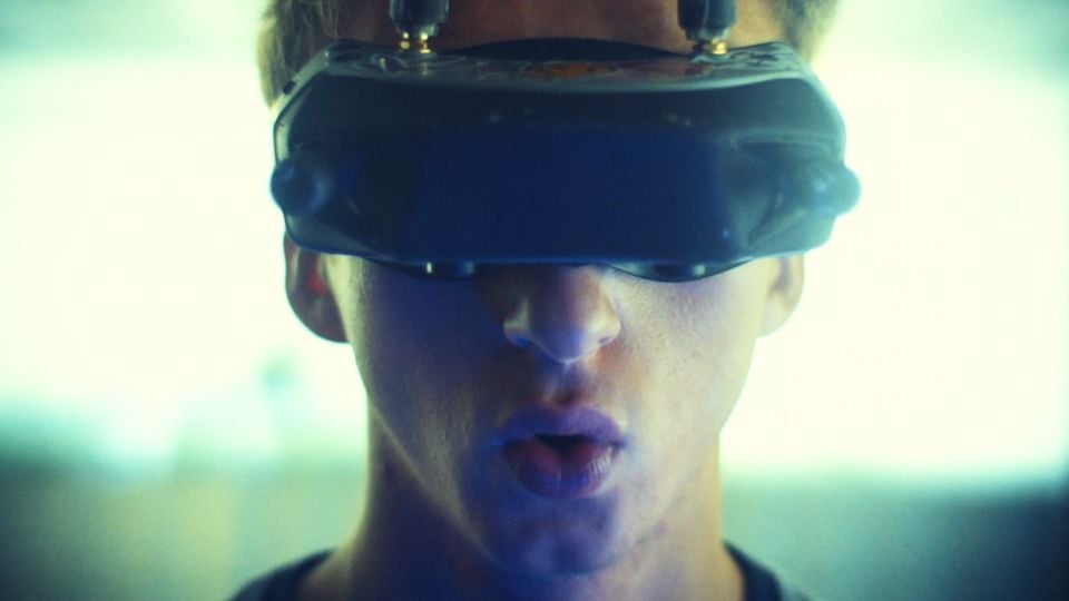 Trailer du film Drone Games - Drone Games Bande-annonce VF - AlloCiné