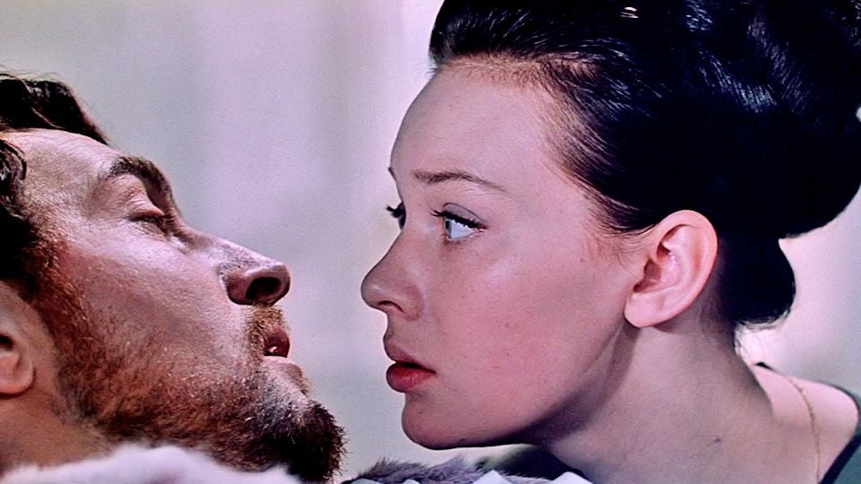 Trailer du film Guerre et paix - Episode 2: Natacha Rostova - Guerre et ...